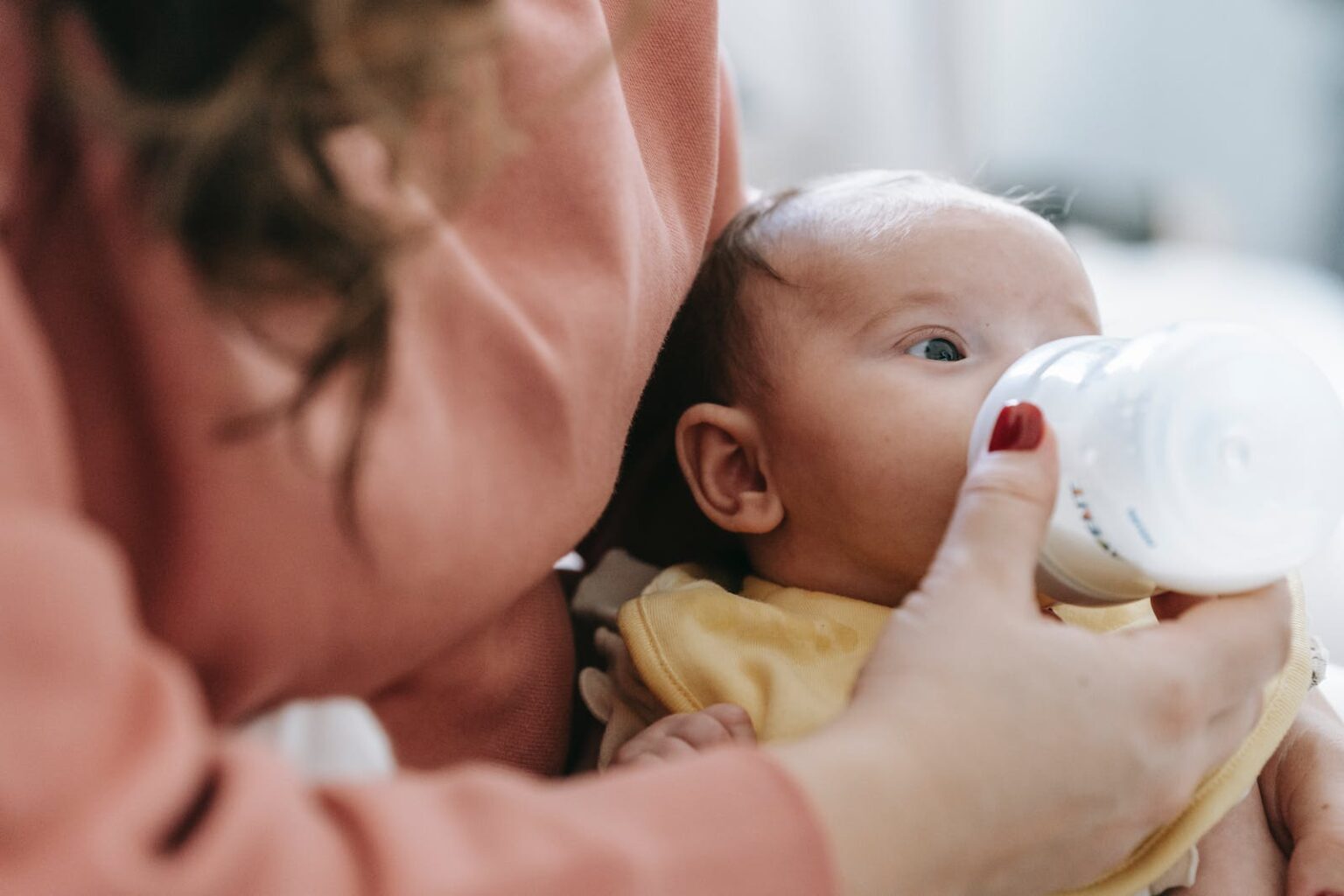 The Pros and Cons of Formula Feeding Your Baby | Pros vs Cons