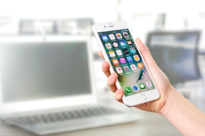 The Pros and Cons of Using Mobile Phones | Pros vs Cons